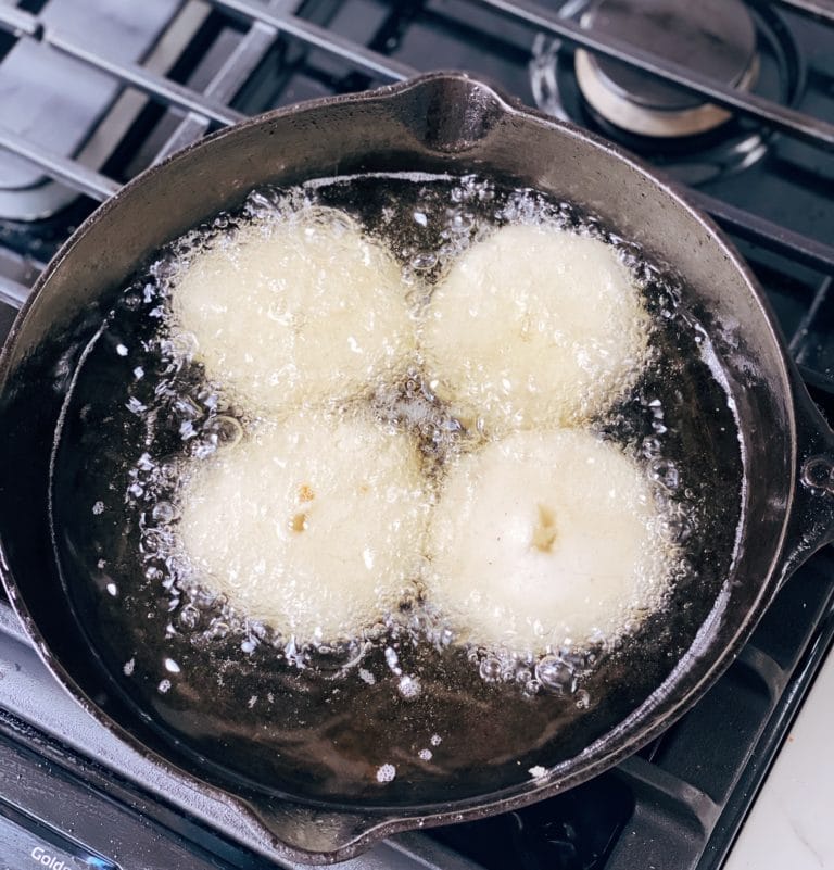 How to Make Venezuelan Reina Pepiada Arepas (Chicken and Avocado ...